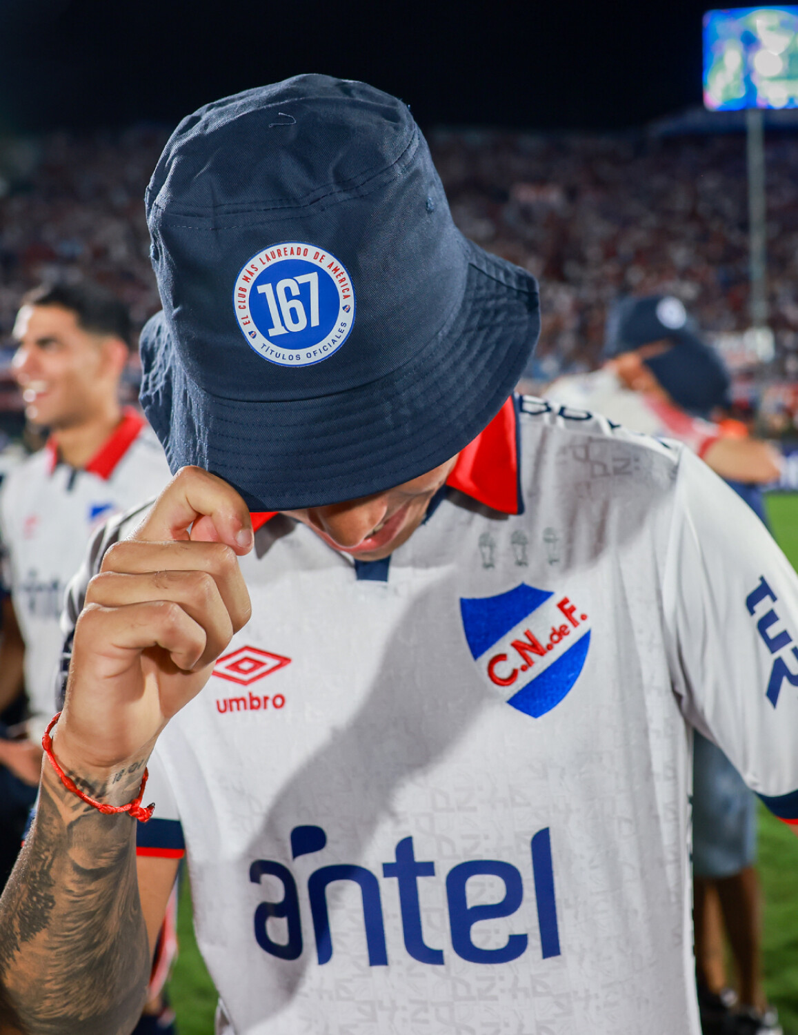 GORRO PILUSO 167 TITULOS Nacional Hombre - 001 — Timeout