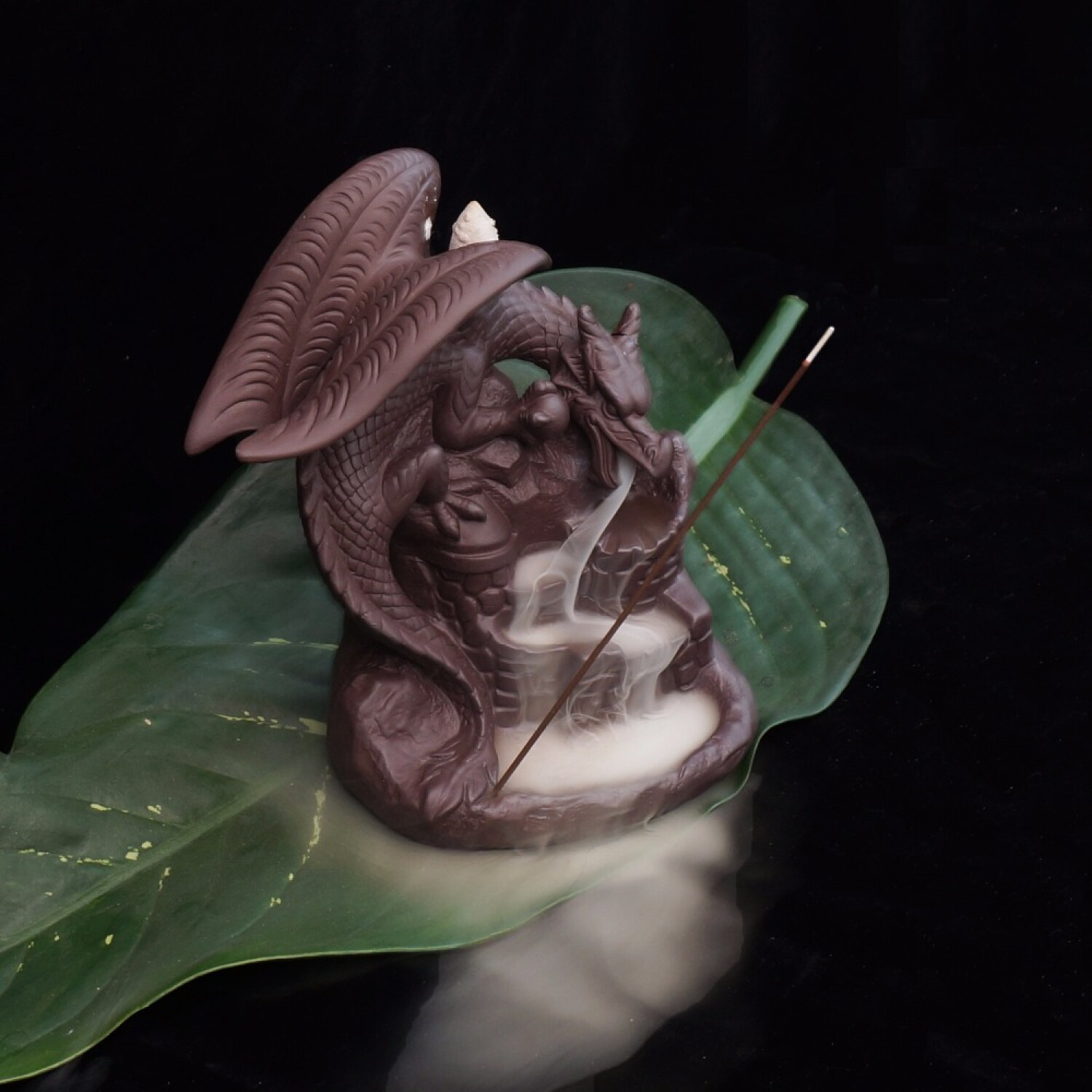 Fuente De Humo Dragón En Altar — Que Regalo