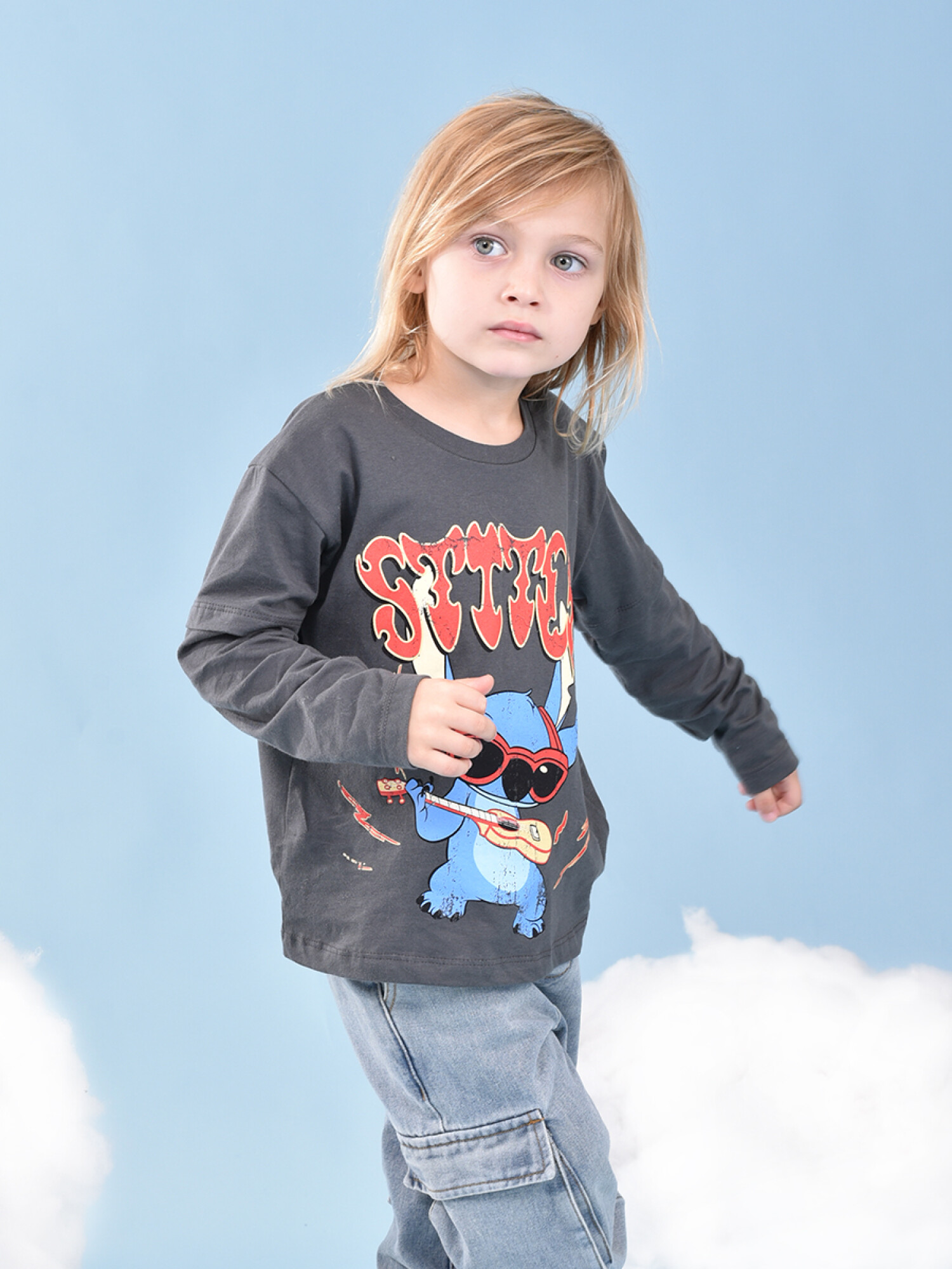 REMERA STITCH ROCK - GRIS CLARO — Guapa