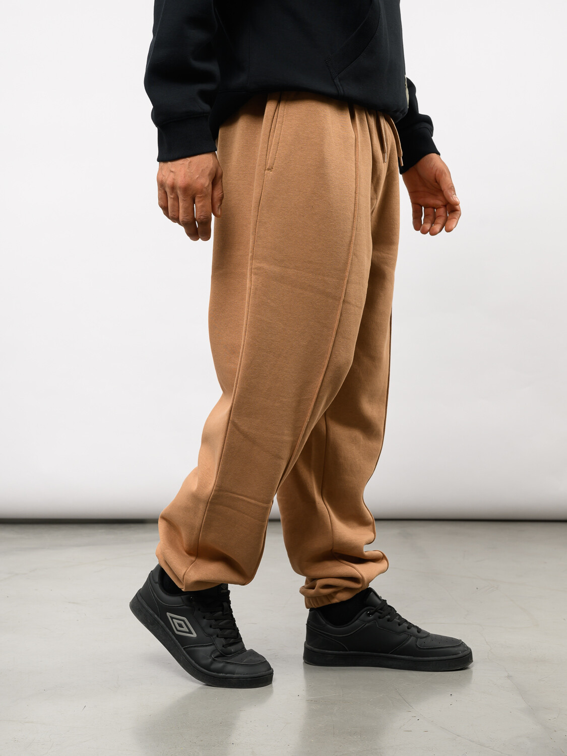PANTALÓN JOGGER RLXD Umbro Hombre - 00h — Timeout