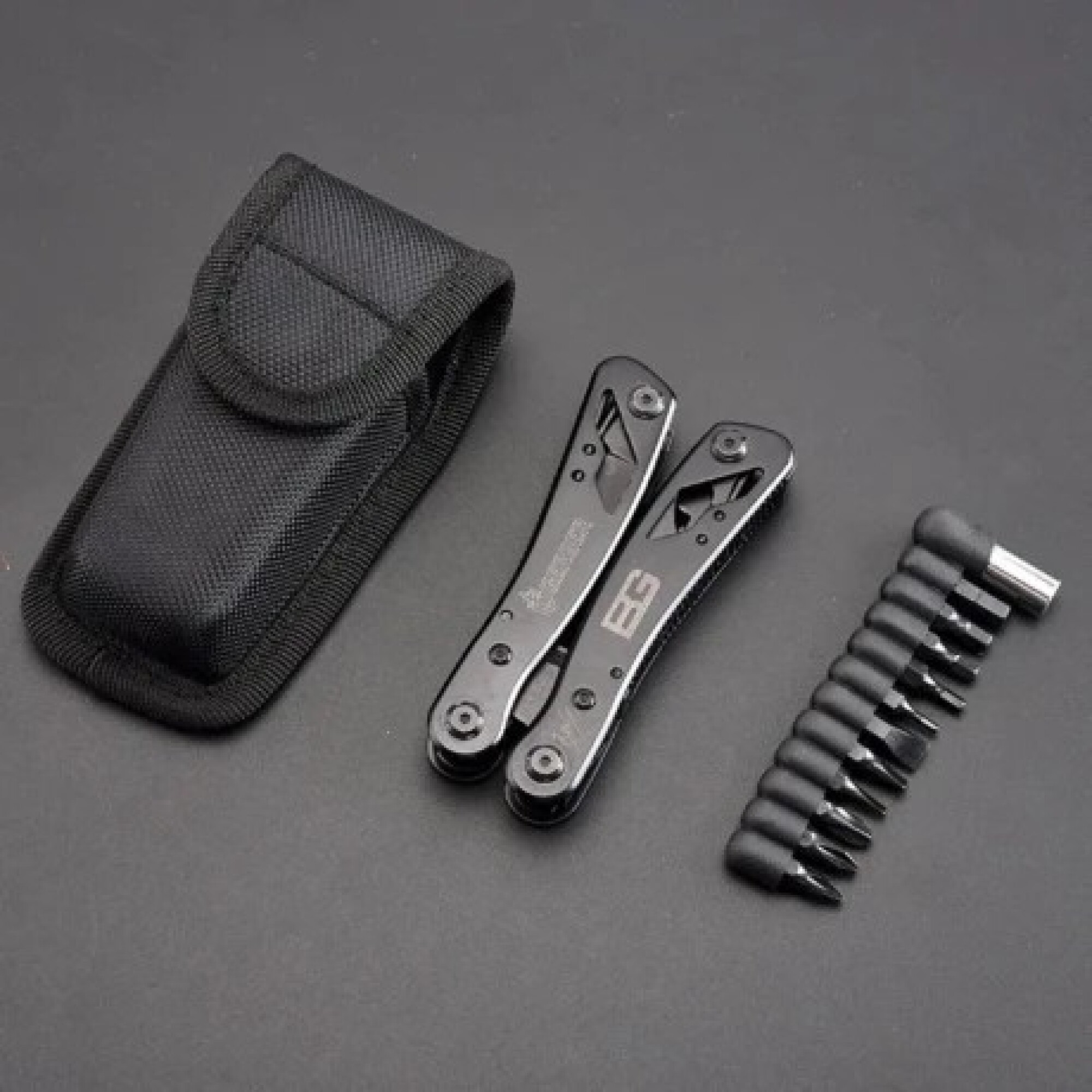 PINZA MULTIFUNCION CON PUNTA INTERCAMBIABLE. — Magnum