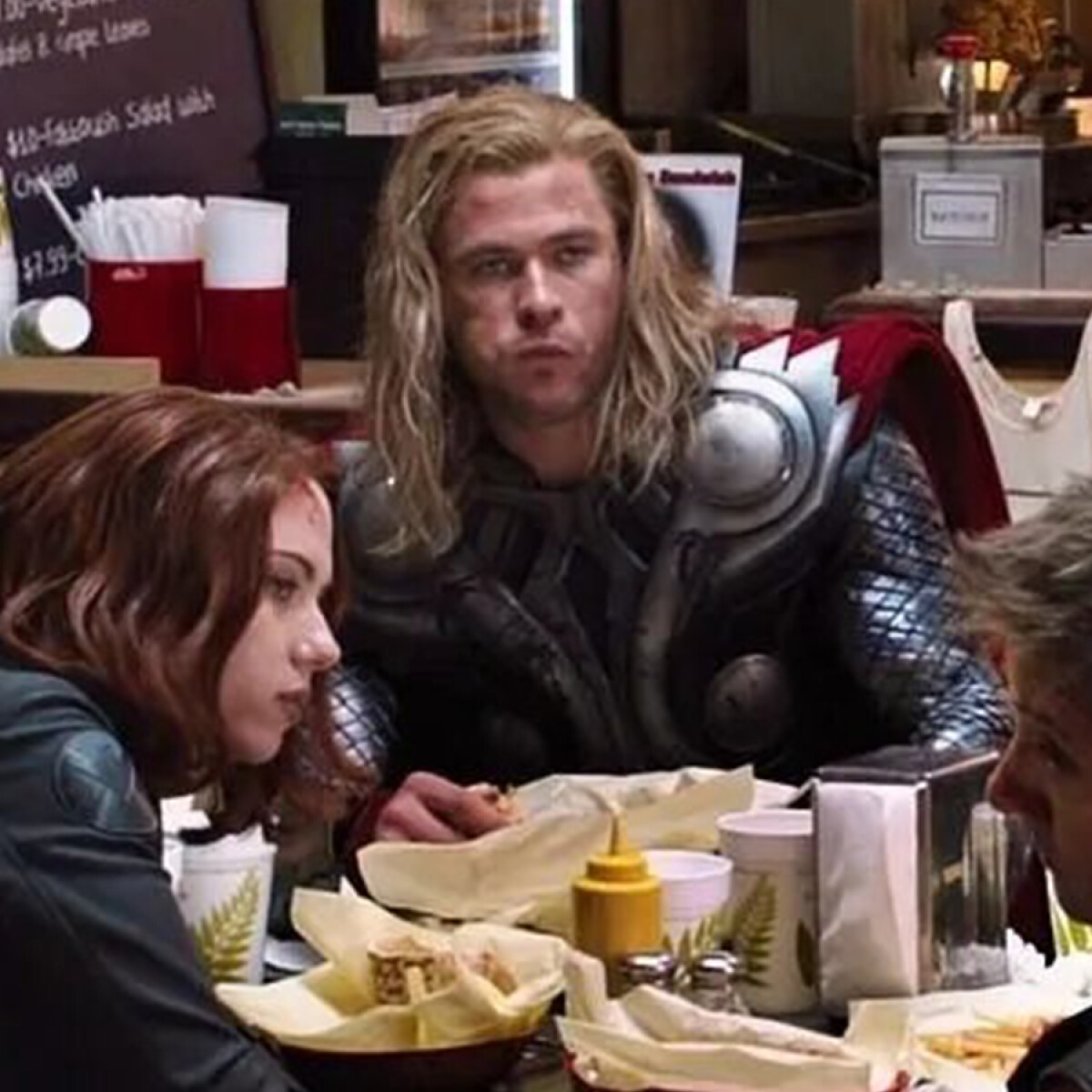 Victory Shawarma Thor · Avengers Deluxe [Exclusivo] - 760 — X Uruguay