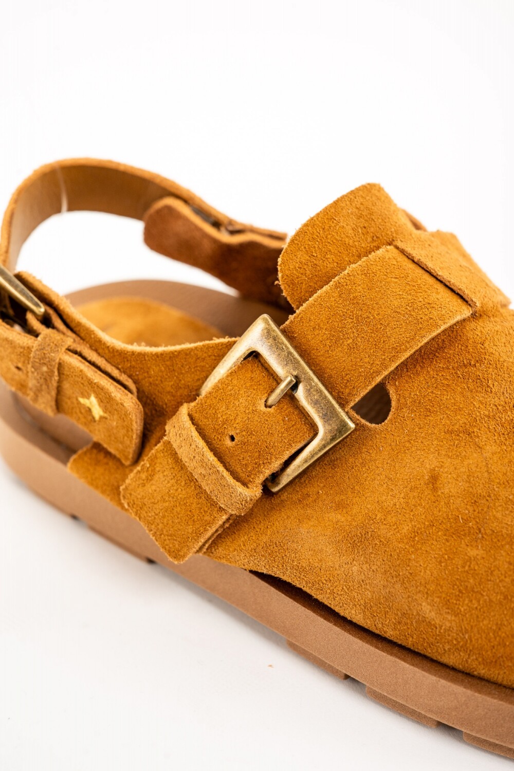 Zueco Gamuza Con Hebillas - Camel — Lemon