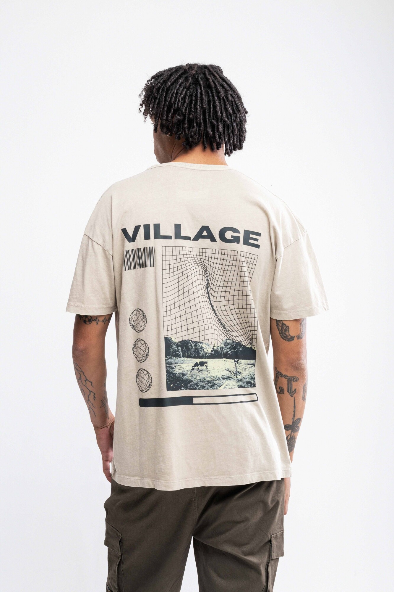 Remera oversize estampada Reus - Beige — Canva Store