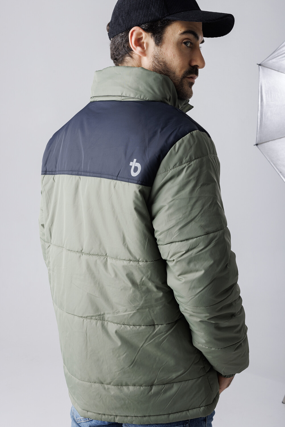 OUTWEAR BENUE - VERDE MILITAR — Benson & Thomas