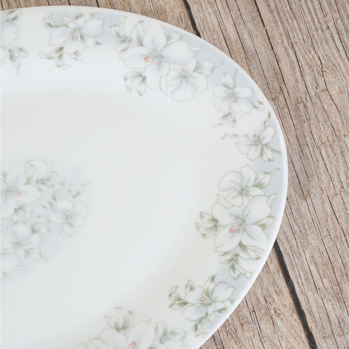 Plato oval ceramica blanca con diseño — El Clon