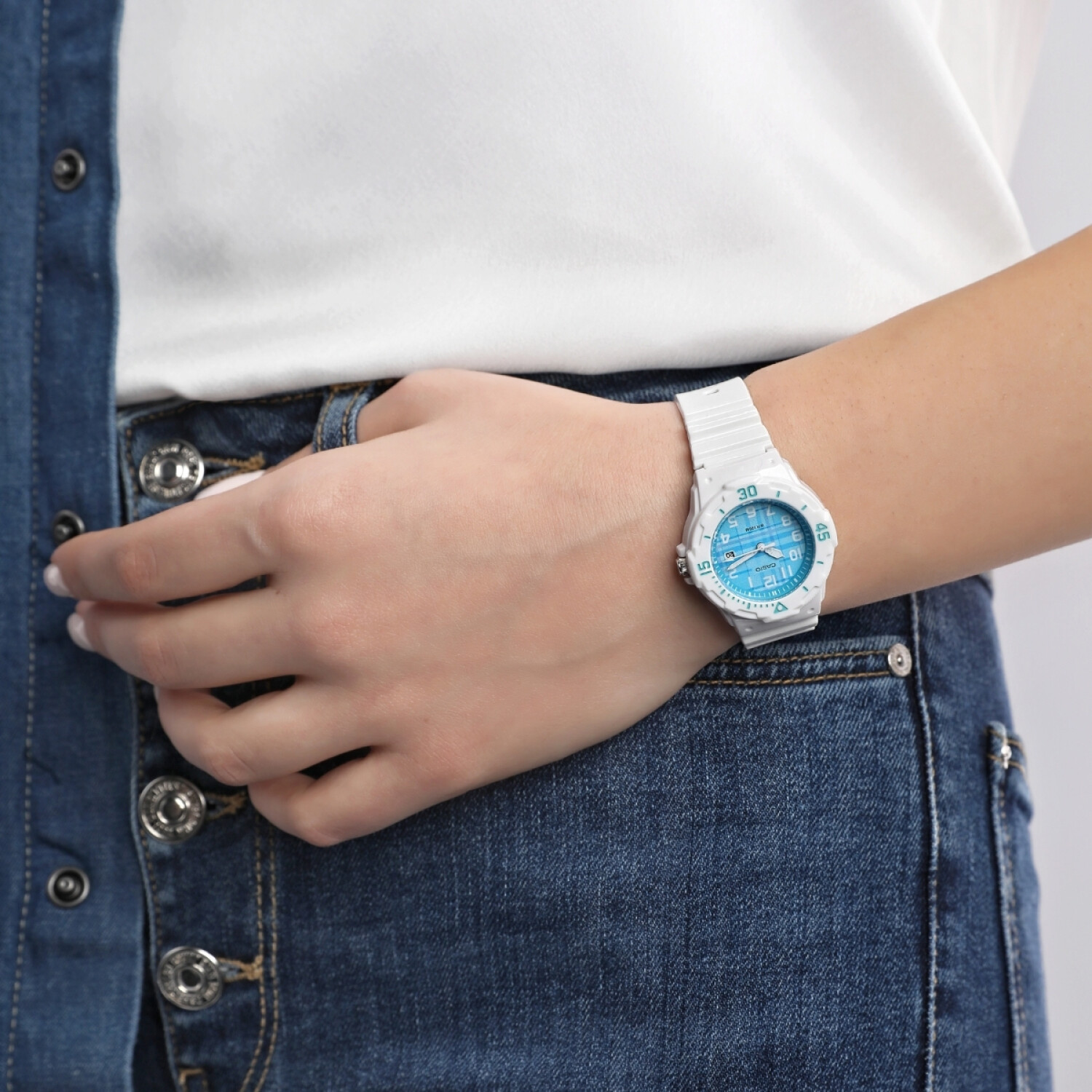 Reloj CASIO LRW200H-2CVDF Resina Blanco Esfera 34mm — WatchMe