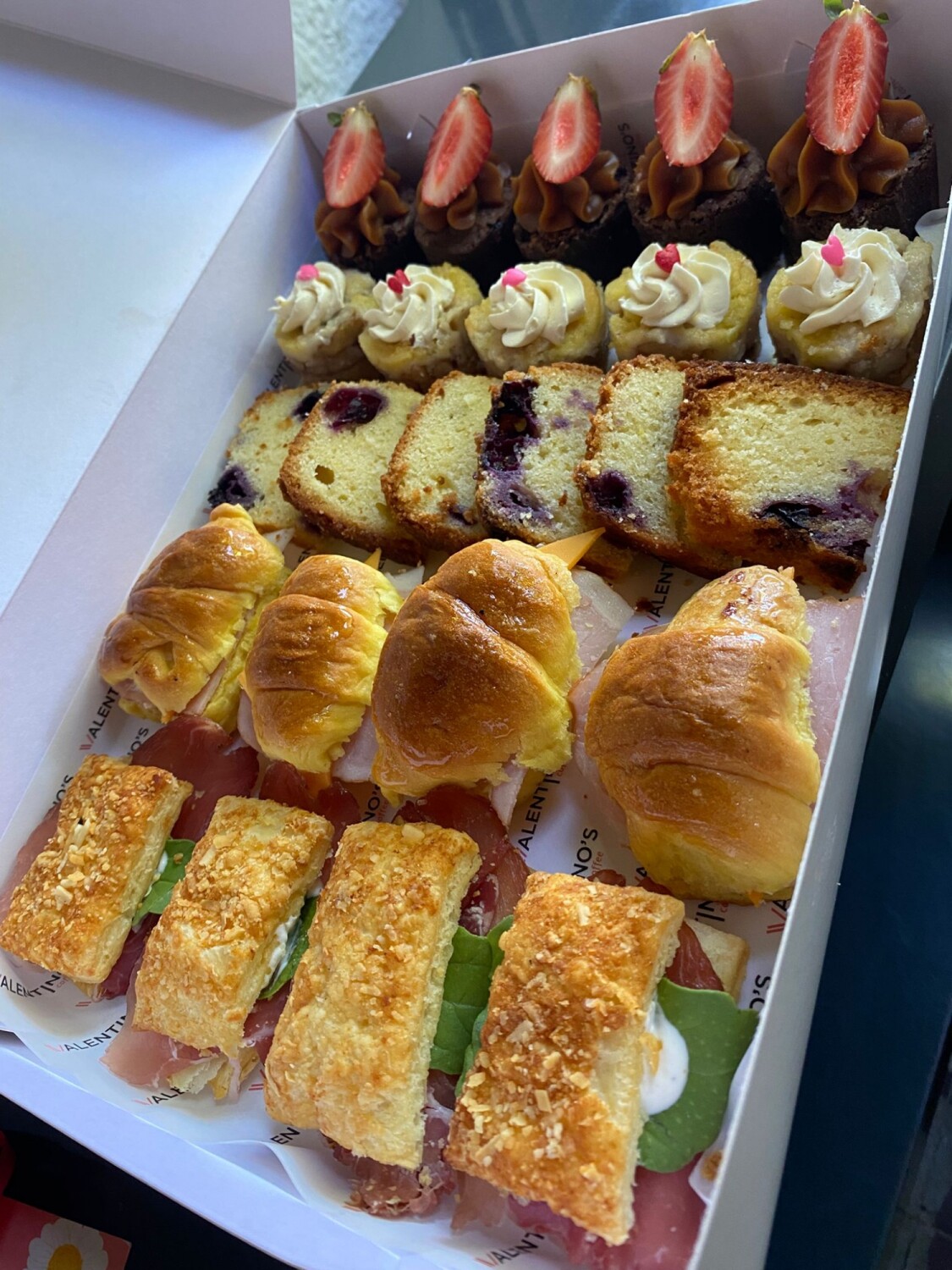 Box Valentinos Mixto — Valentino