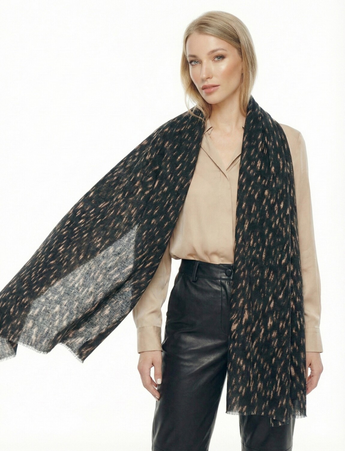 Bufandon Soft Print - Negro/tostado — LA OPERA