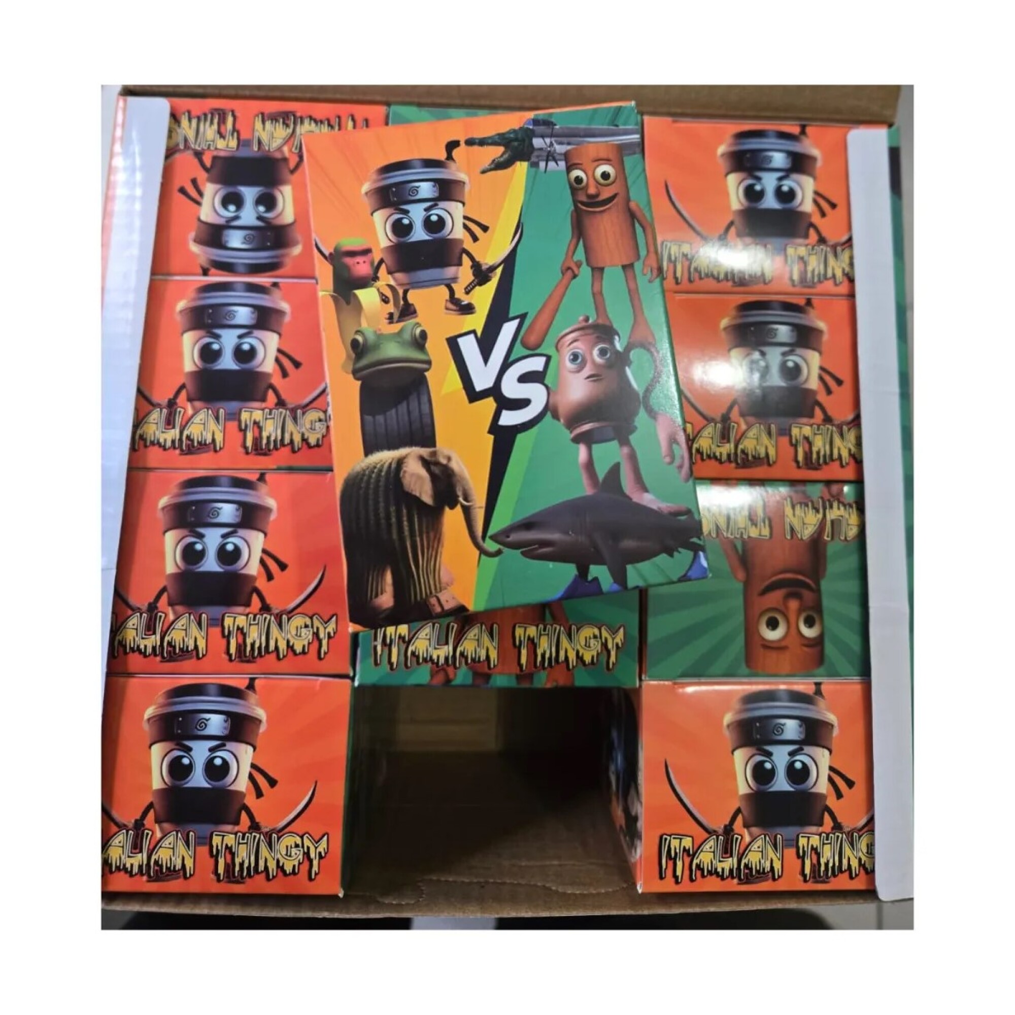 Figura Sorpresa Italian Thingy 2211 en Caja con 3 Cartas — Universo Binario