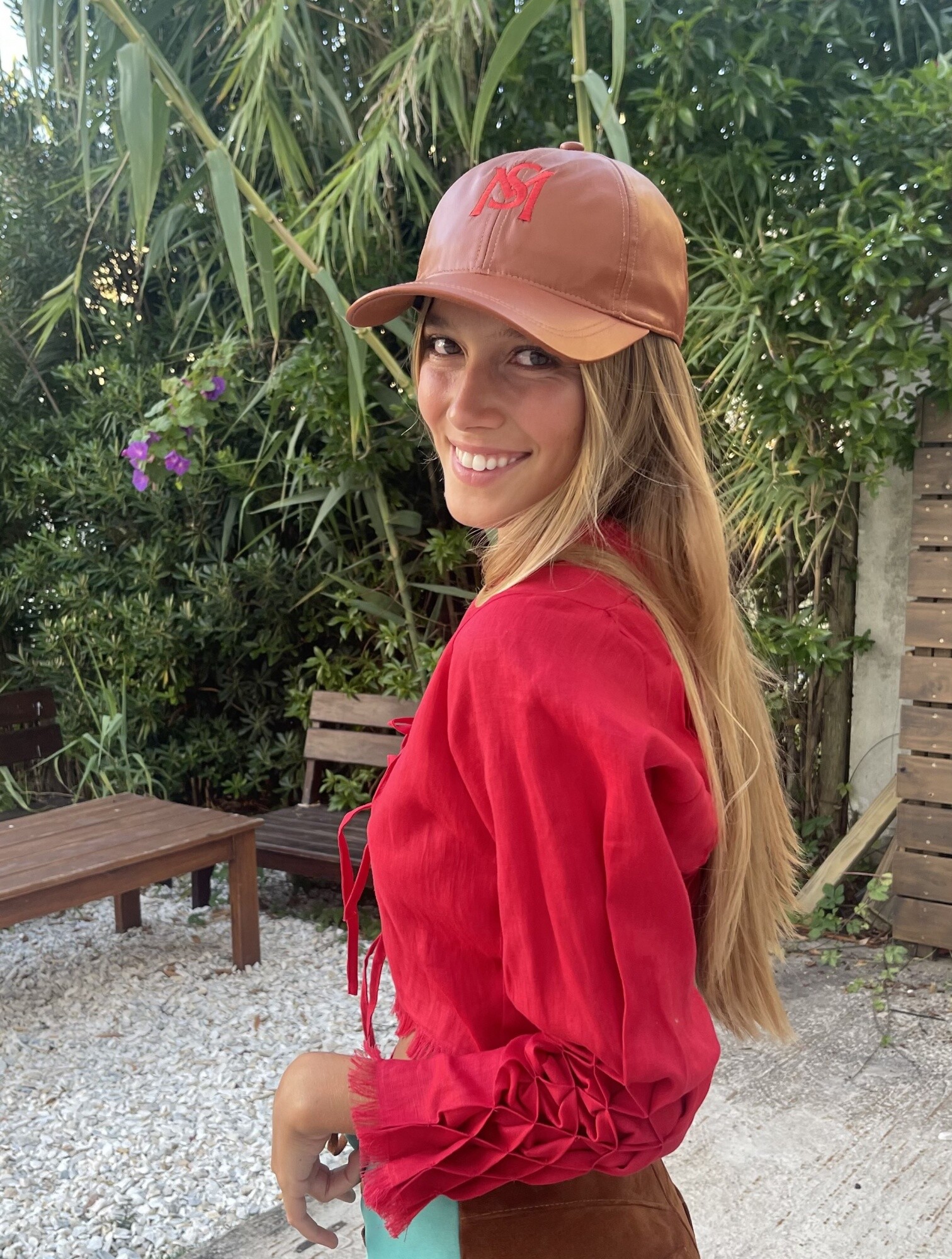 Royal Cap - Camel Con Rojo — Sierra Mora