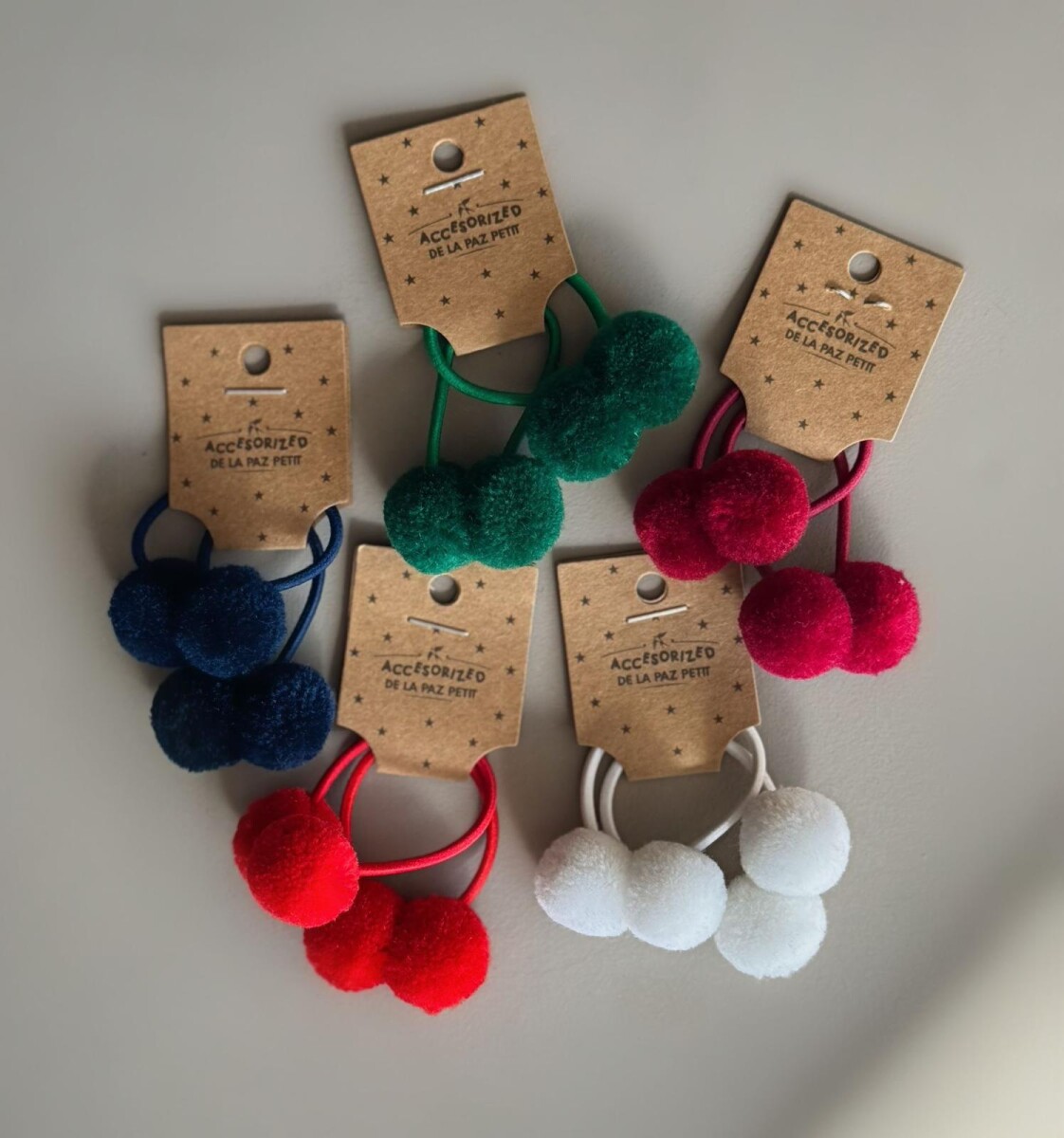 Colitas Pompón - Blanco — De La Paz Petit