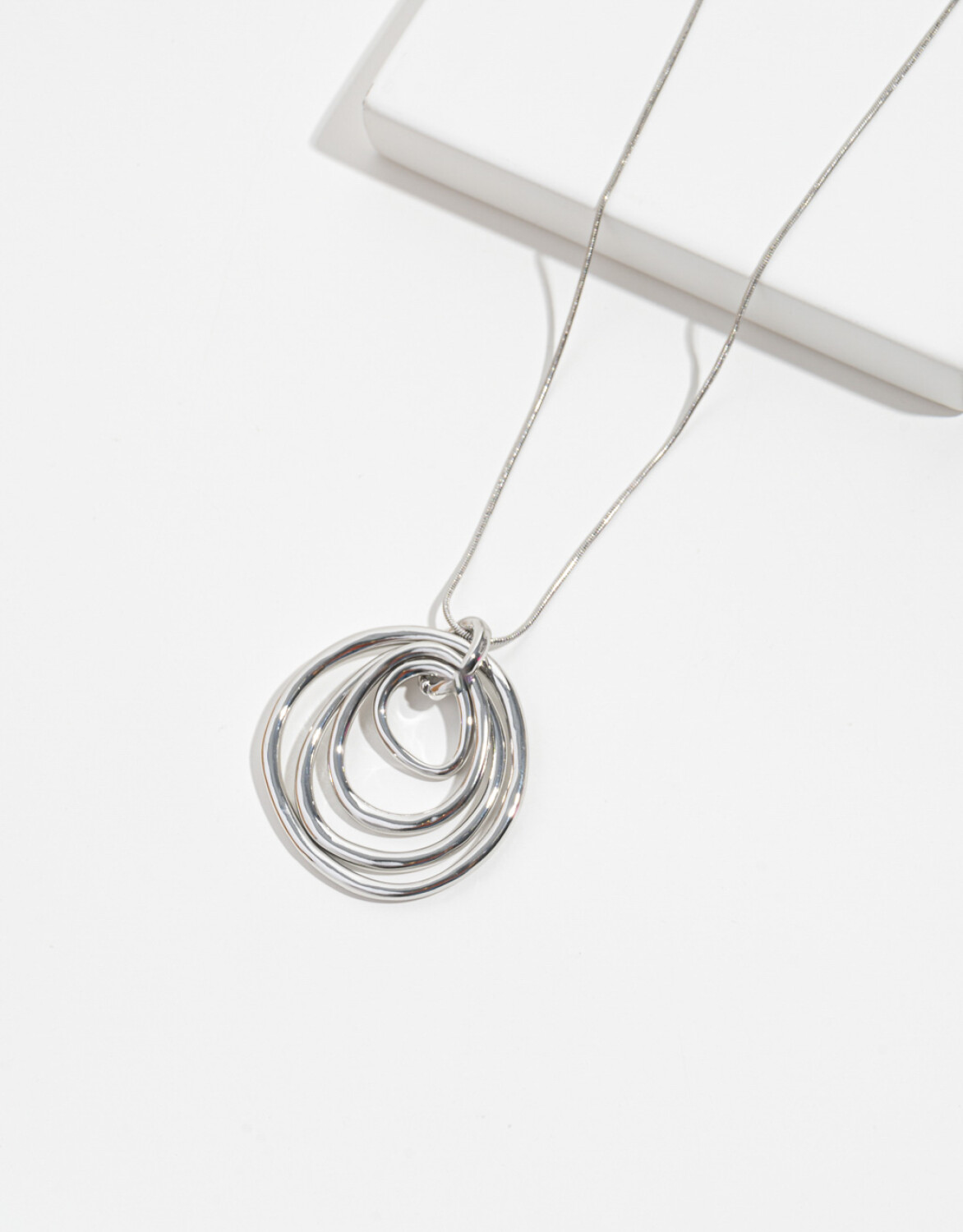 Collar Con Dije Circular — Isadora