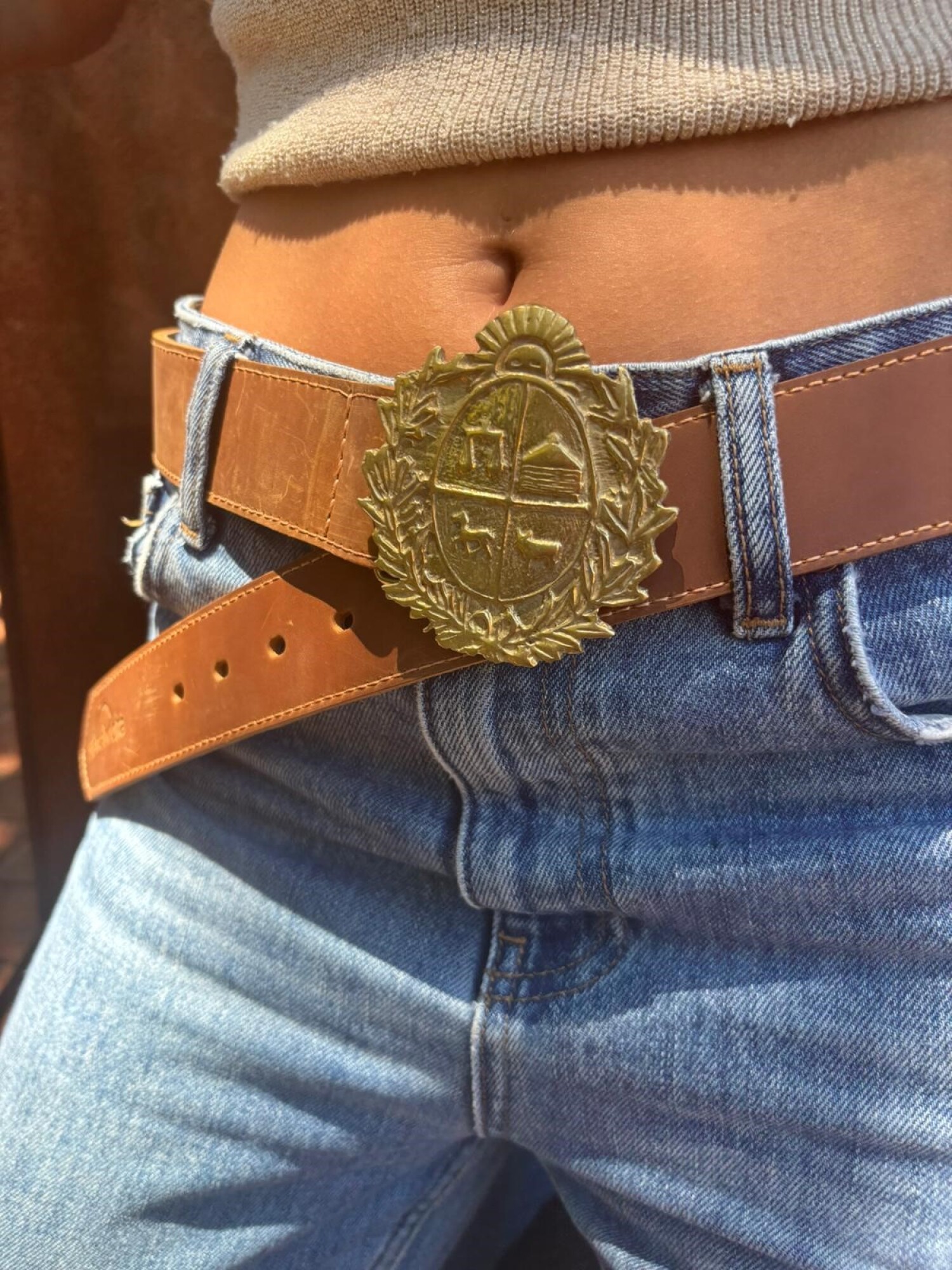 Simple Escudo Belt - Camel / Dorado — Sierra Mora