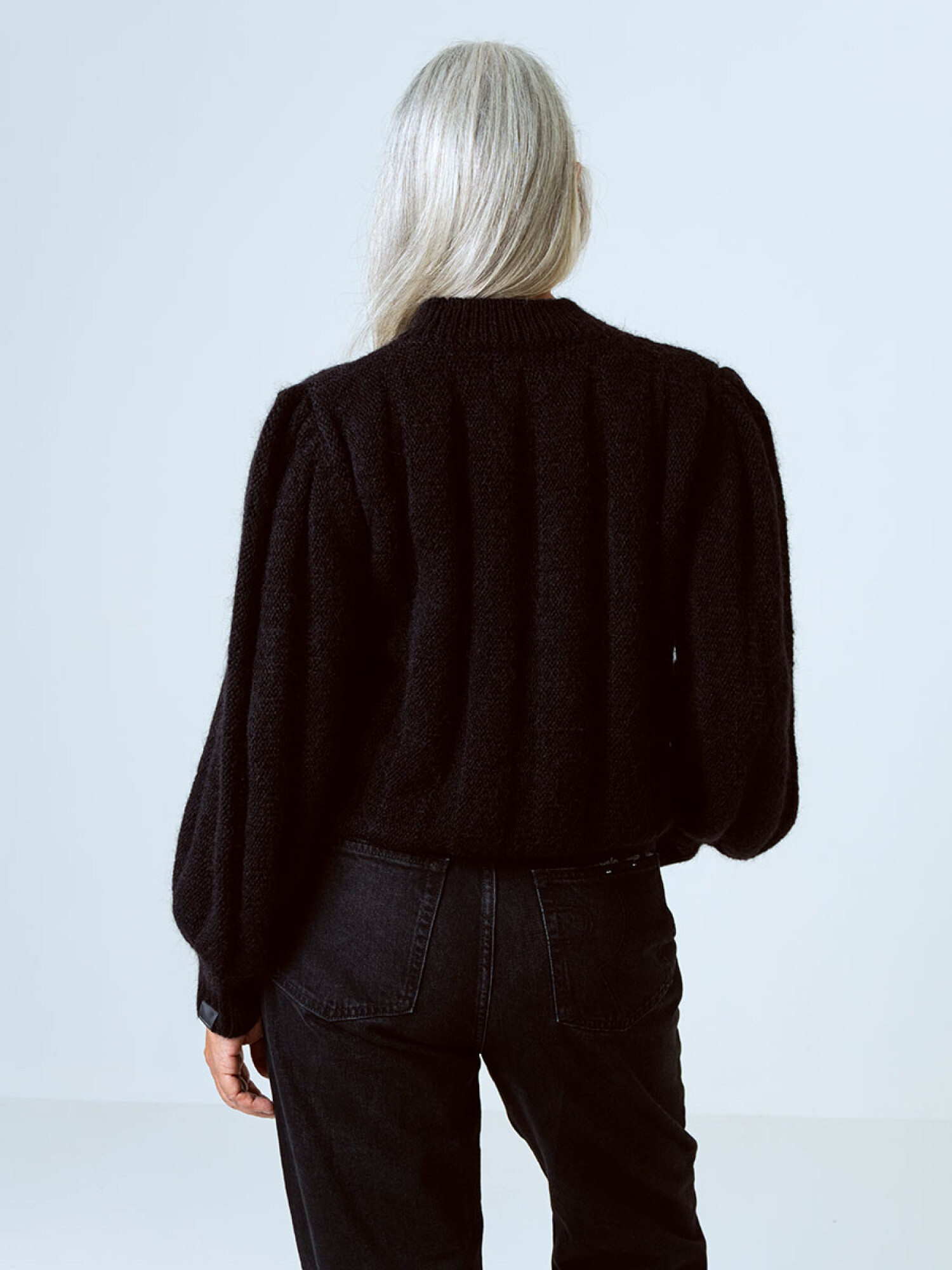 SWEATER POP — Rotunda