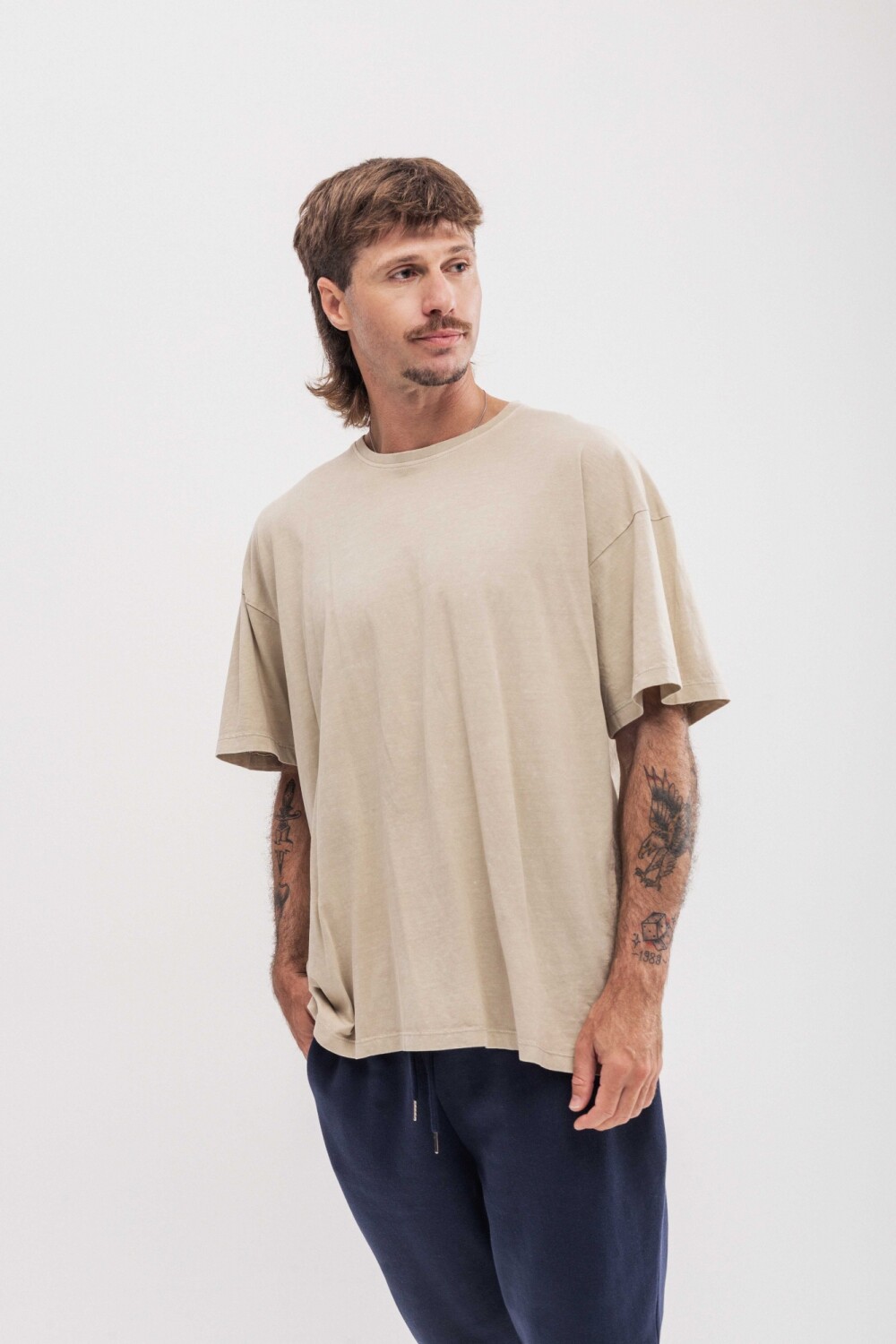 Remera Leon - Beige — Canva Store