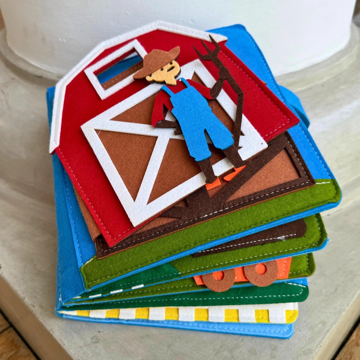 Juego Libro Sensorial De Texturas Granja Fieltro Montessori — MVD Kids