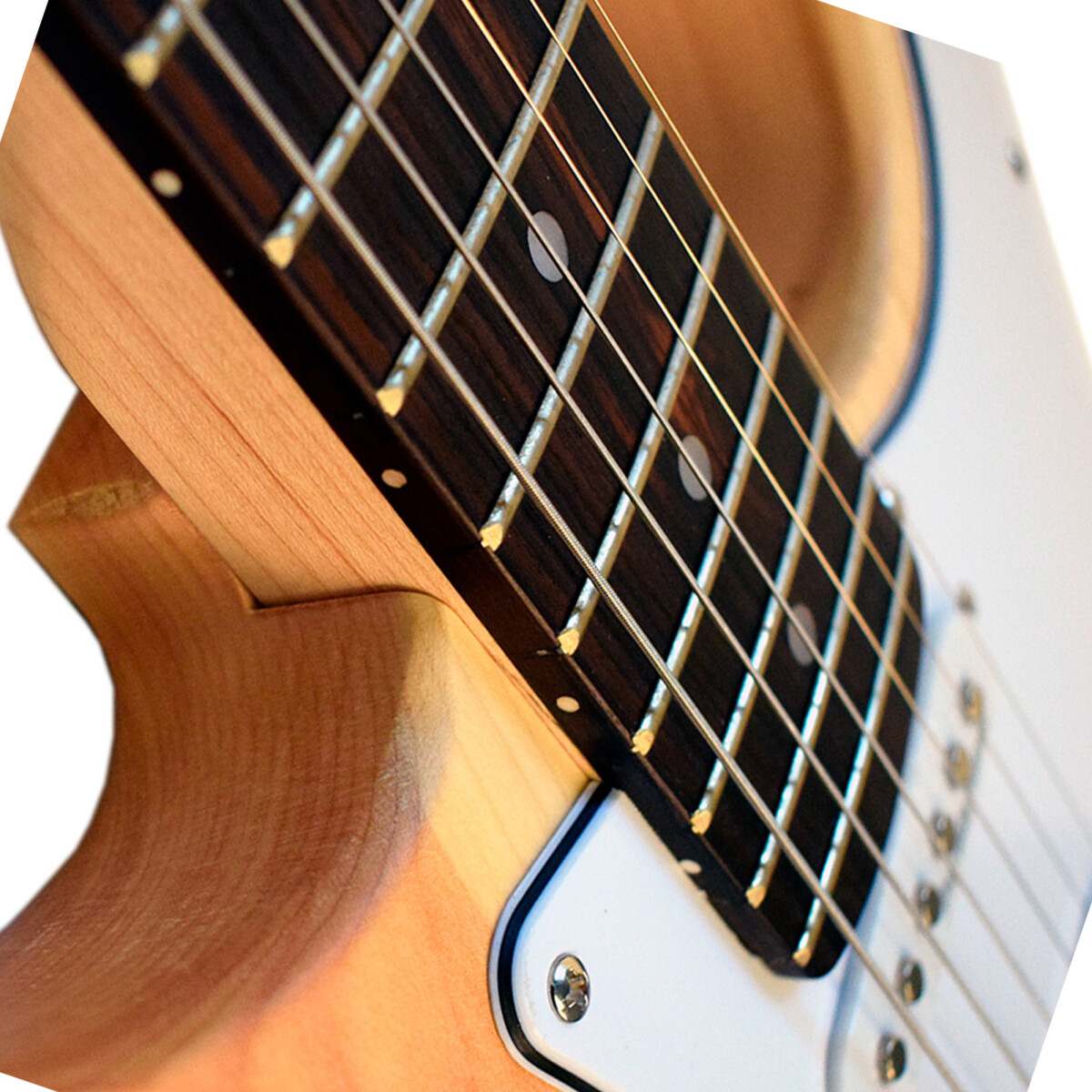 Guitarra Eléctrica Newen Strat Natural — Palacio de la Música