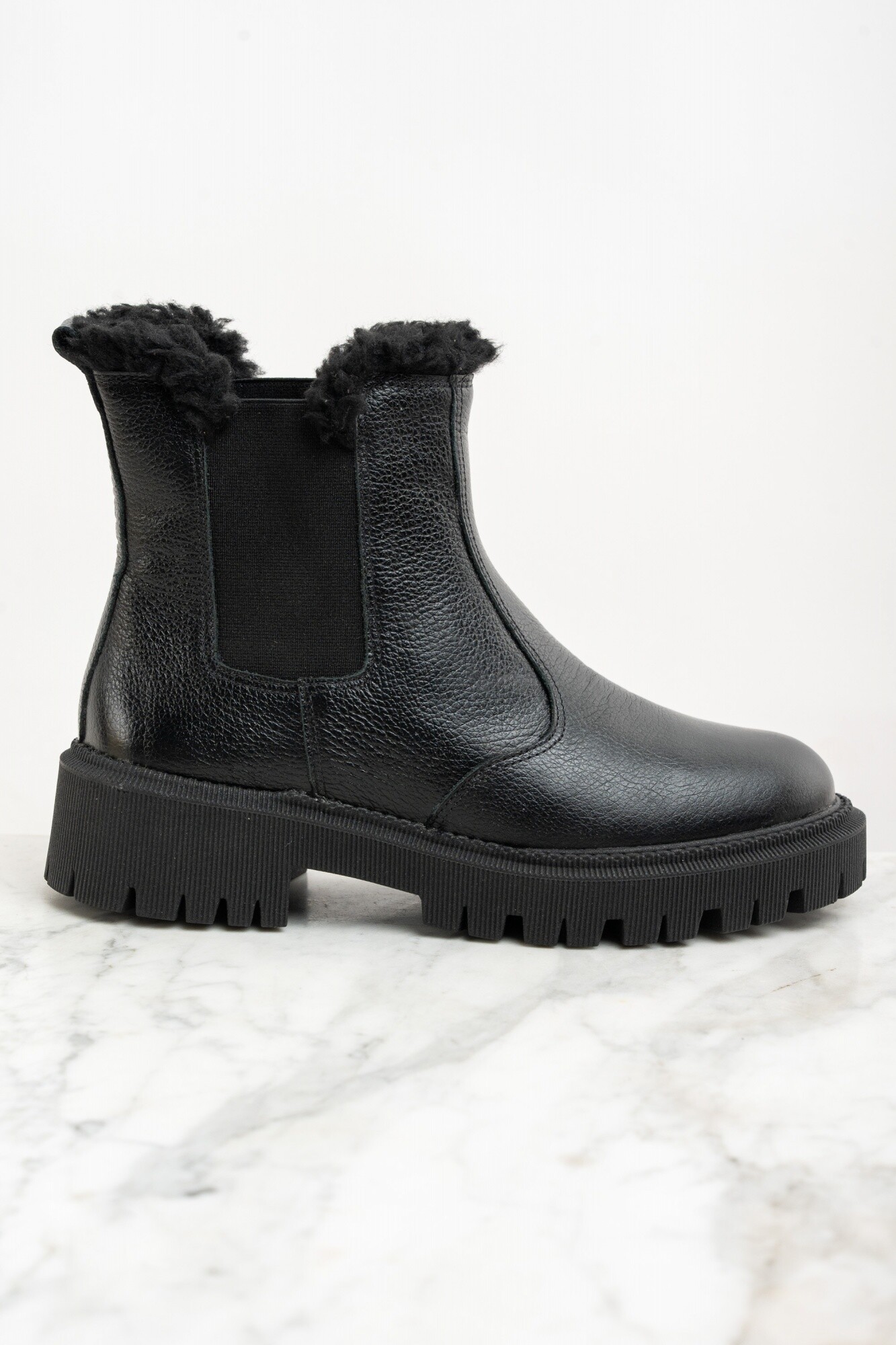 Bota Cuero Con Corderito - Negro — Lemon